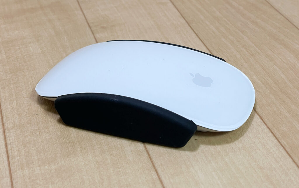 AppleのMagic Mouse 2をエルゴノミック風にできるマウスホルダー「MEKASS Ergonomic Mouse Holder ...