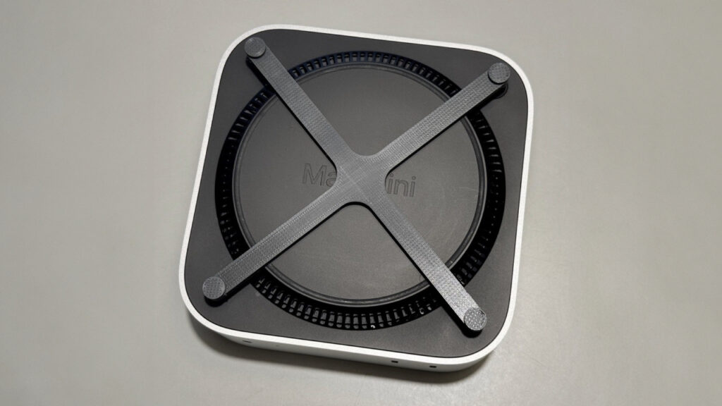 Mac mini (2024)の筐体を上から押すだけで底面の電源ボタンを押すことが出来る3Dプリンターで作成可能な「Mac mini M4 ...
