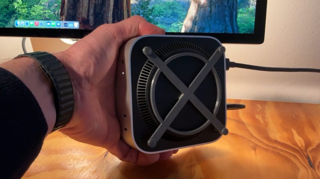 Mac mini (2024)の筐体を上から押すだけで底面の電源ボタンを押すことが出来る3Dプリンターで作成可能な「Mac mini M4 ...