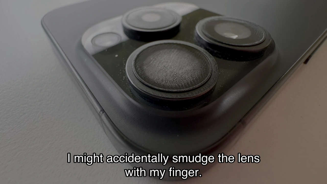 iOS 26では機械学習を利用し、iPhoneカメラのレンズ汚れを検知＆ユーザーにレンズ掃除を提案する「Lens Cleaning Hints」機能が利用可能に。 | AAPL Ch.